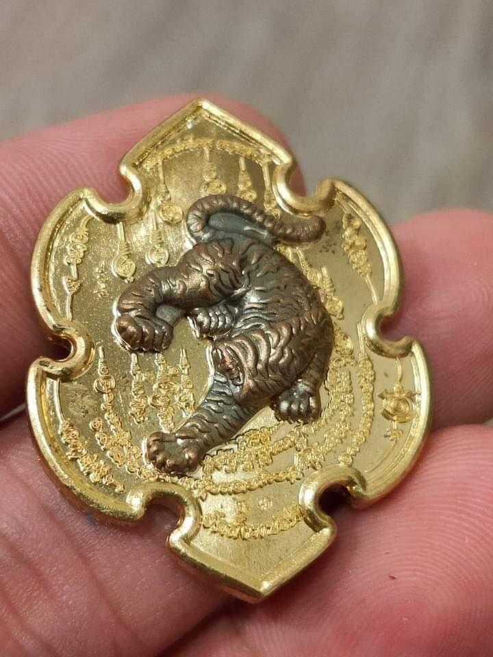 Lp channai headless tiger rian amulet, Hobbies & Toys, Memorabilia ...