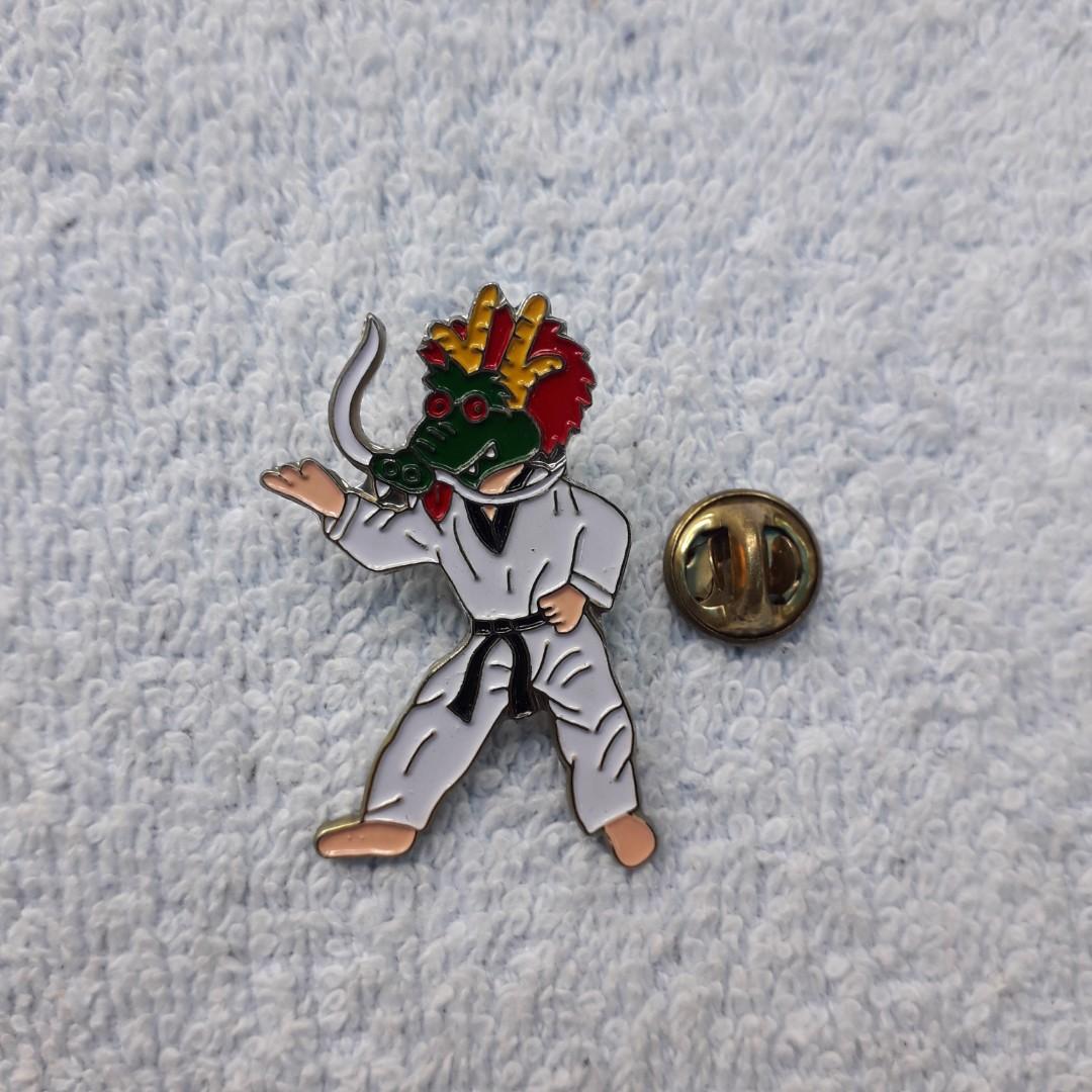 Taekwondo brooch/pin, Hobbies & Toys, Stationary & Craft on Carousell