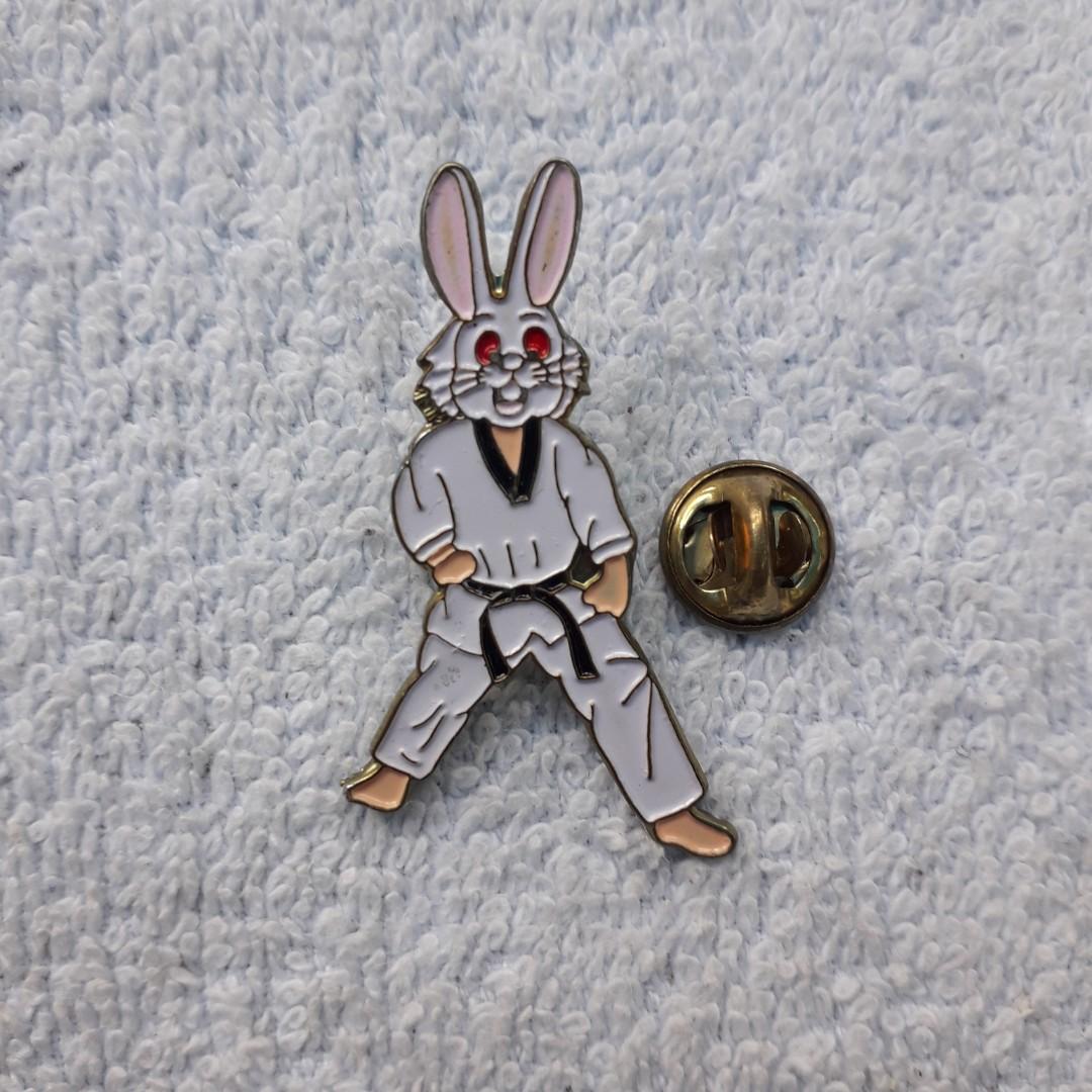Taekwondo brooch/pin, Hobbies & Toys, Stationary & Craft on Carousell