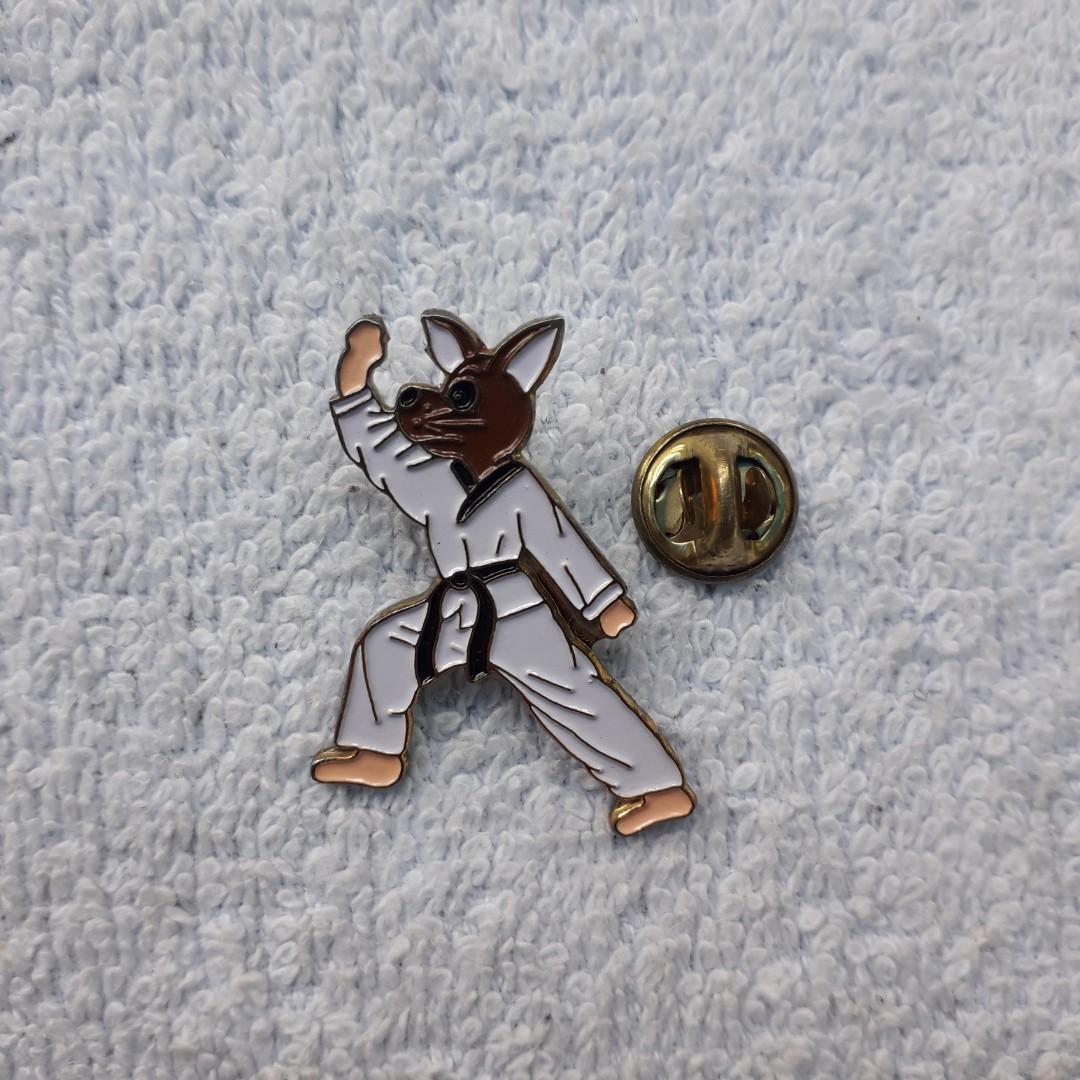 Taekwondo brooch/pin, Hobbies & Toys, Stationary & Craft on Carousell