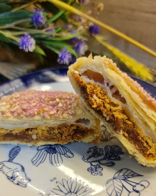 Taiwanese 3Q Flaky Mooncake, Food & Drinks, Packaged & Instant Food on ...
