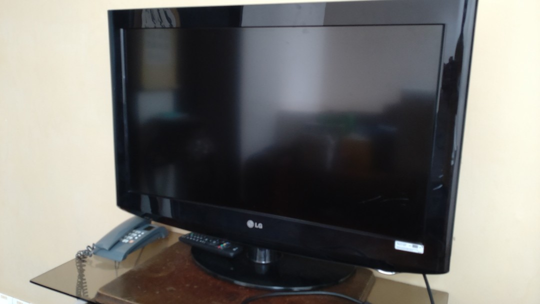 LG 32LH20R LCD TV, TV & Home Appliances, TV & Entertainment, TV on Carousell