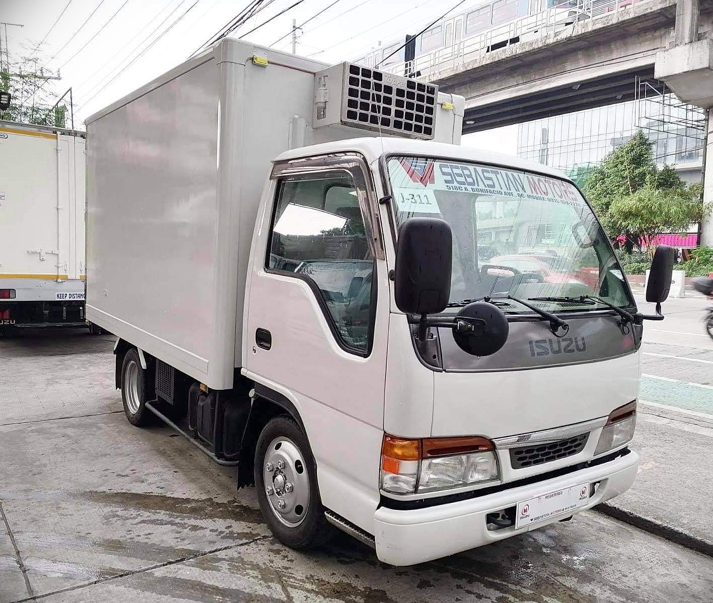 4hl1 Isuzu 10ft Freezer Van JAPAN SURPLUS, Special Vehicles, Heavy ...