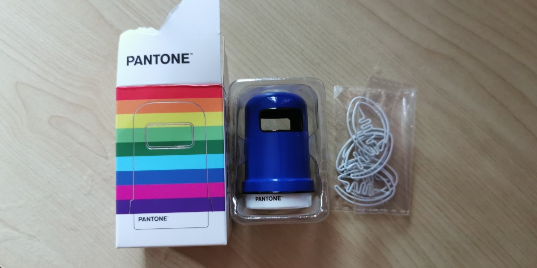 Pantone藍色垃圾桶連萬字夾, 興趣及遊戲, 手作＆自家設計, 其他 - Carousell