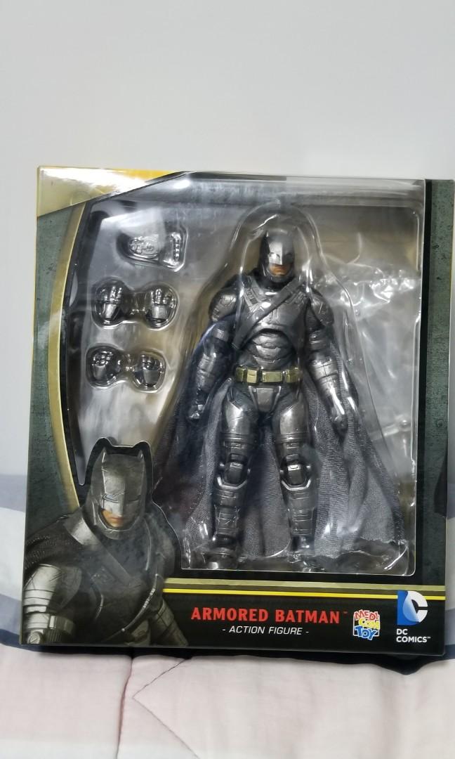 不議價 mafex armored batman bvs batman vs superman 非 mezco shf, 興趣及遊戲, 玩具 ...