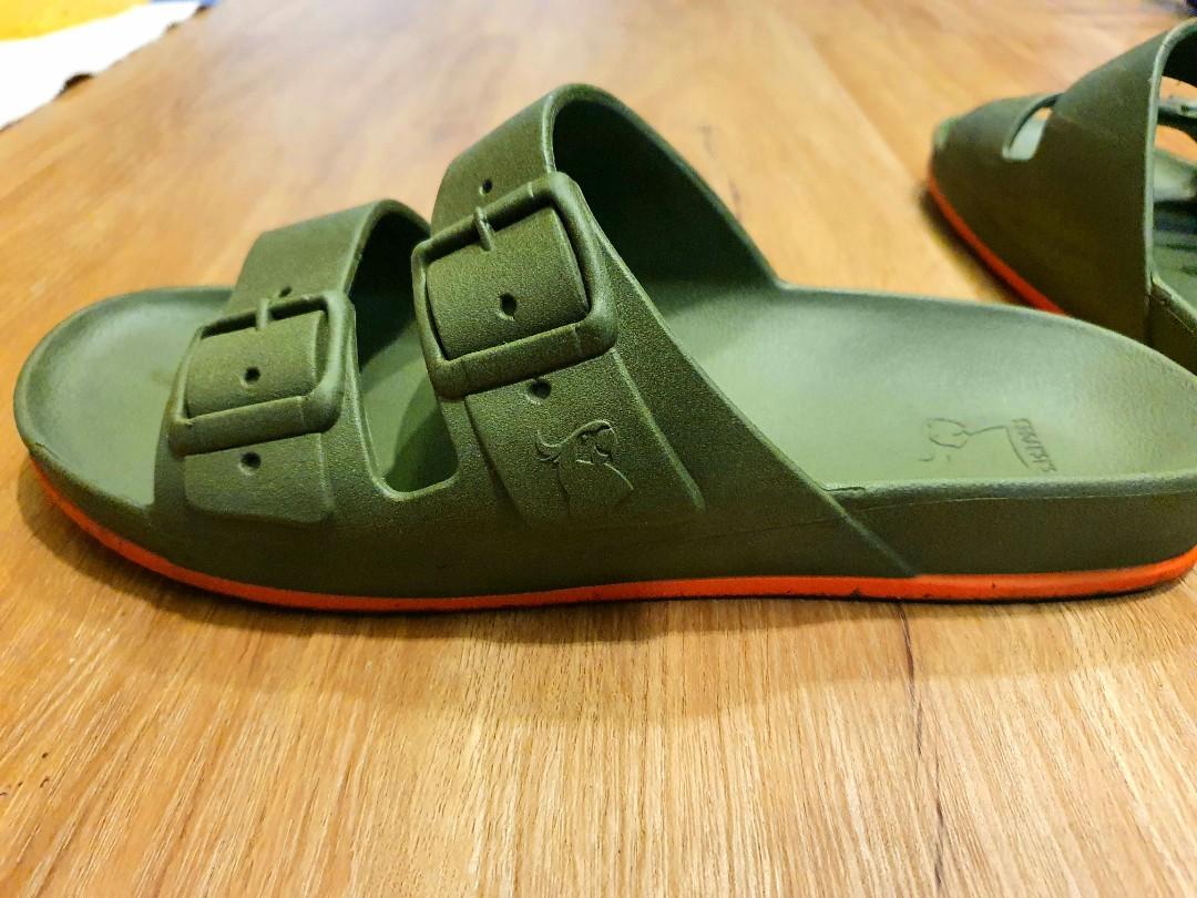 Authentic Cacatoes, Men's Fashion, Footwear, Slippers & Slides on Carousell