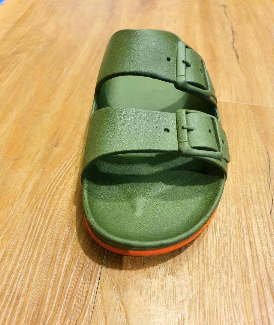 Authentic Cacatoes, Men's Fashion, Footwear, Slippers & Slides on Carousell