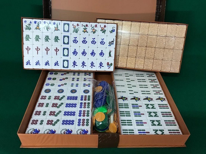 Champagne Gold Crystal Mahjong Set, Hobbies & Toys, Toys & Games on ...