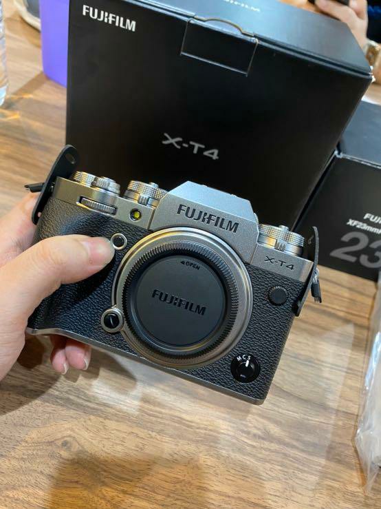 Fujifilm X-T4 (Silver) + XF 35mmF1.4 (Black), Photography, Cameras on ...
