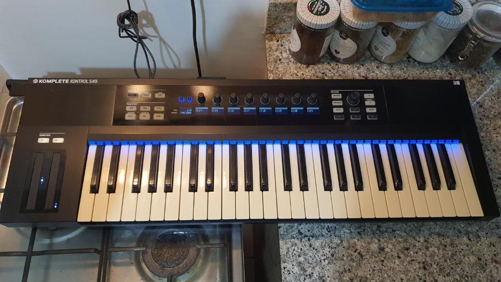 Native Instruments Komplete Kontrol S49 Mk1, Hobbies & Toys, Music ...
