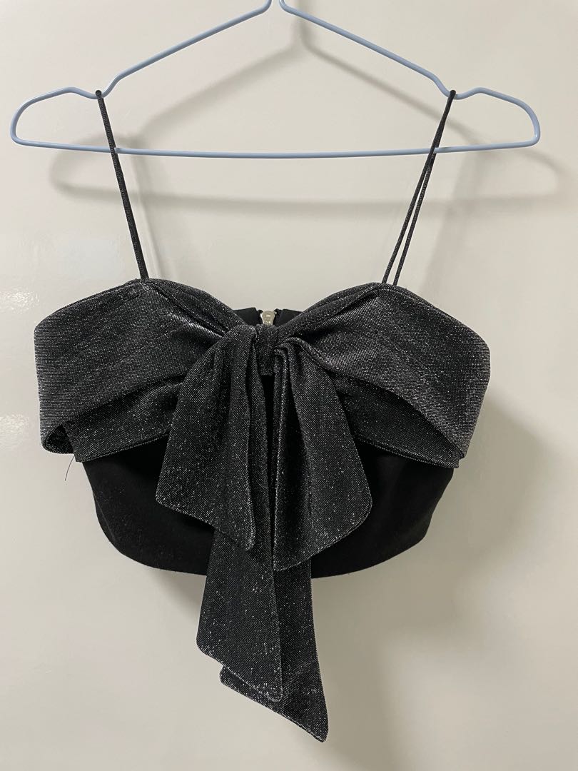 Shiny black short top, Women's Fashion, Tops, Sleeveless on Carousell