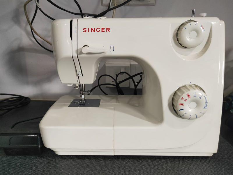 Singer Sewing Machine Model 8280, TV & Home Appliances, Other Home ...