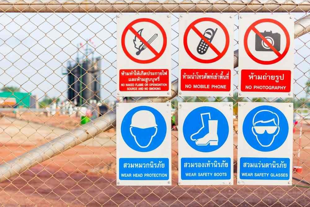 Construction Sign w/ 3M Reflective Sticker 建筑业牌子, Hobbies & Toys ...