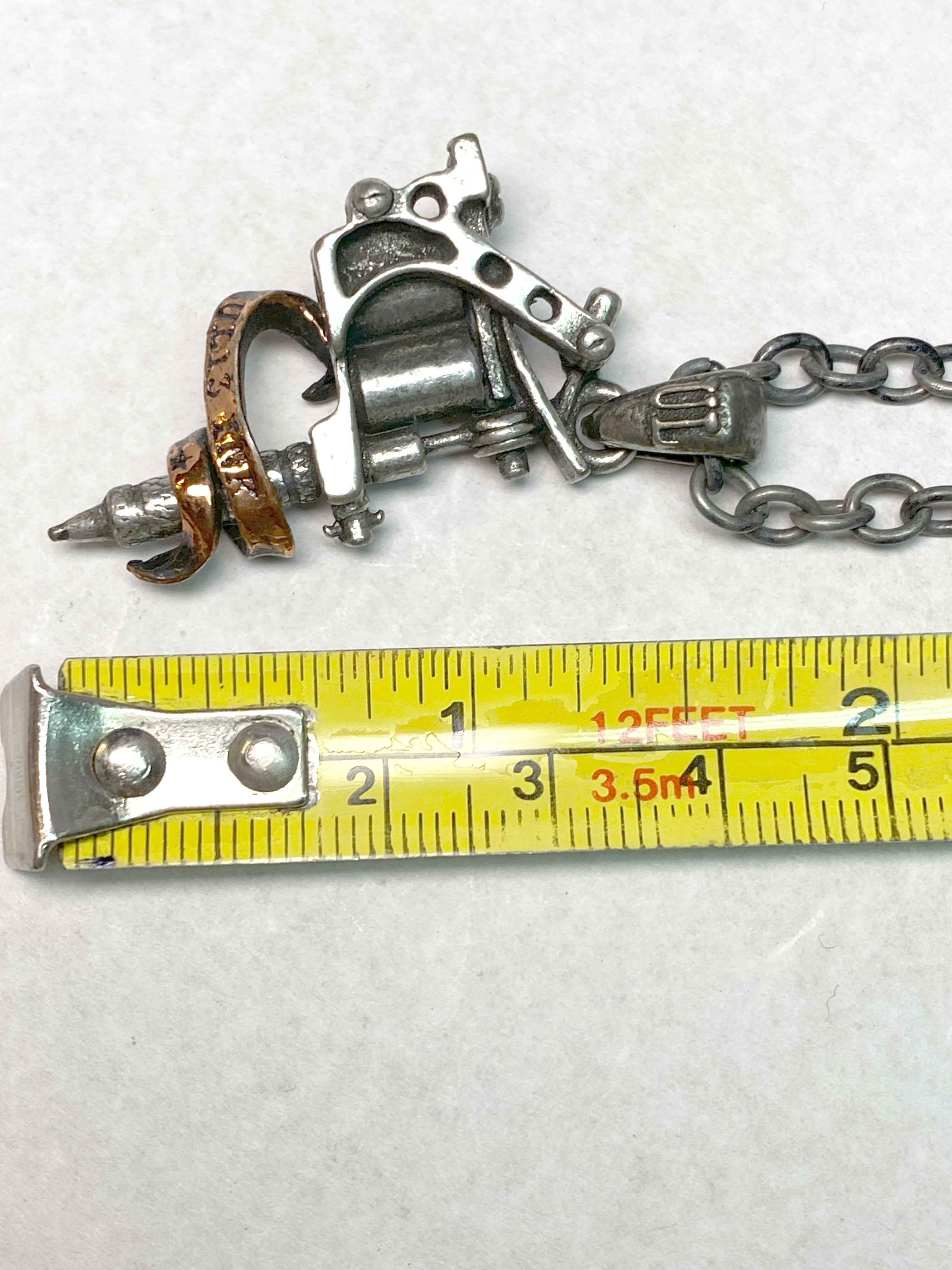 Alchemy gothic UL13 纹身槍吊咀連頸鏈 tattoo gun pendant, 興趣及遊戲, 玩具 & 遊戲類 ...