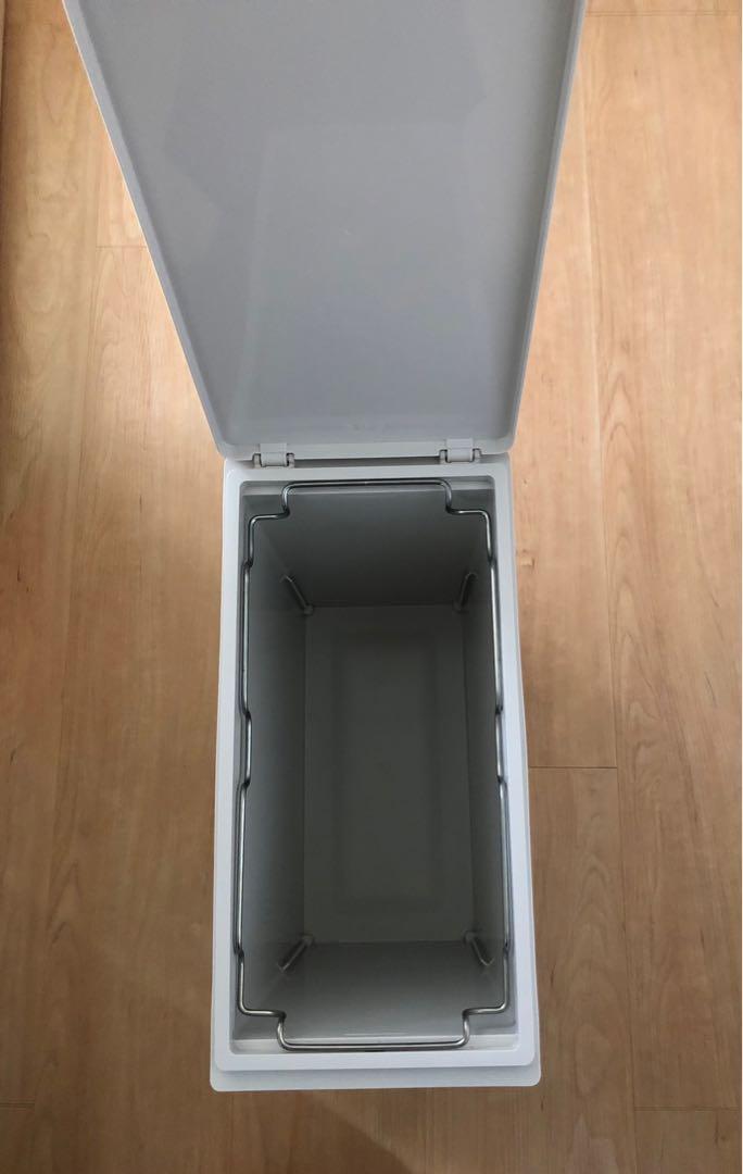 Muji dustbin with vertical opening lid and bag stopper, Furniture ...