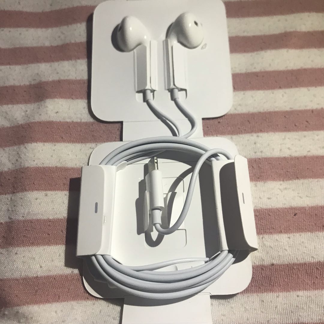 Apple iPhone iPad Lightning Earpods Headset, Mobile Phones & Gadgets ...
