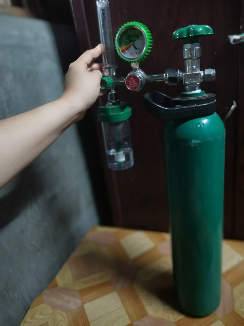 Oxygen Tank 5lbs Used once with Regulator, Health & Nutrition, Medical ...