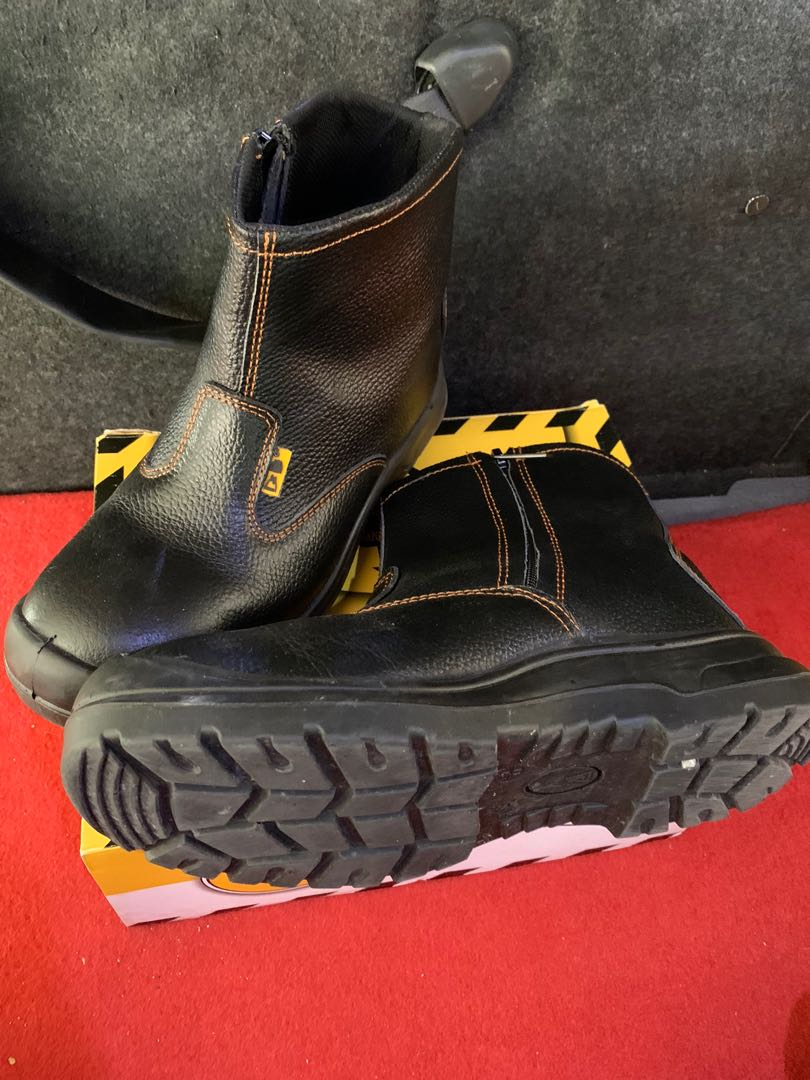 Safety boots, Men's Fashion, Footwear, Boots on Carousell