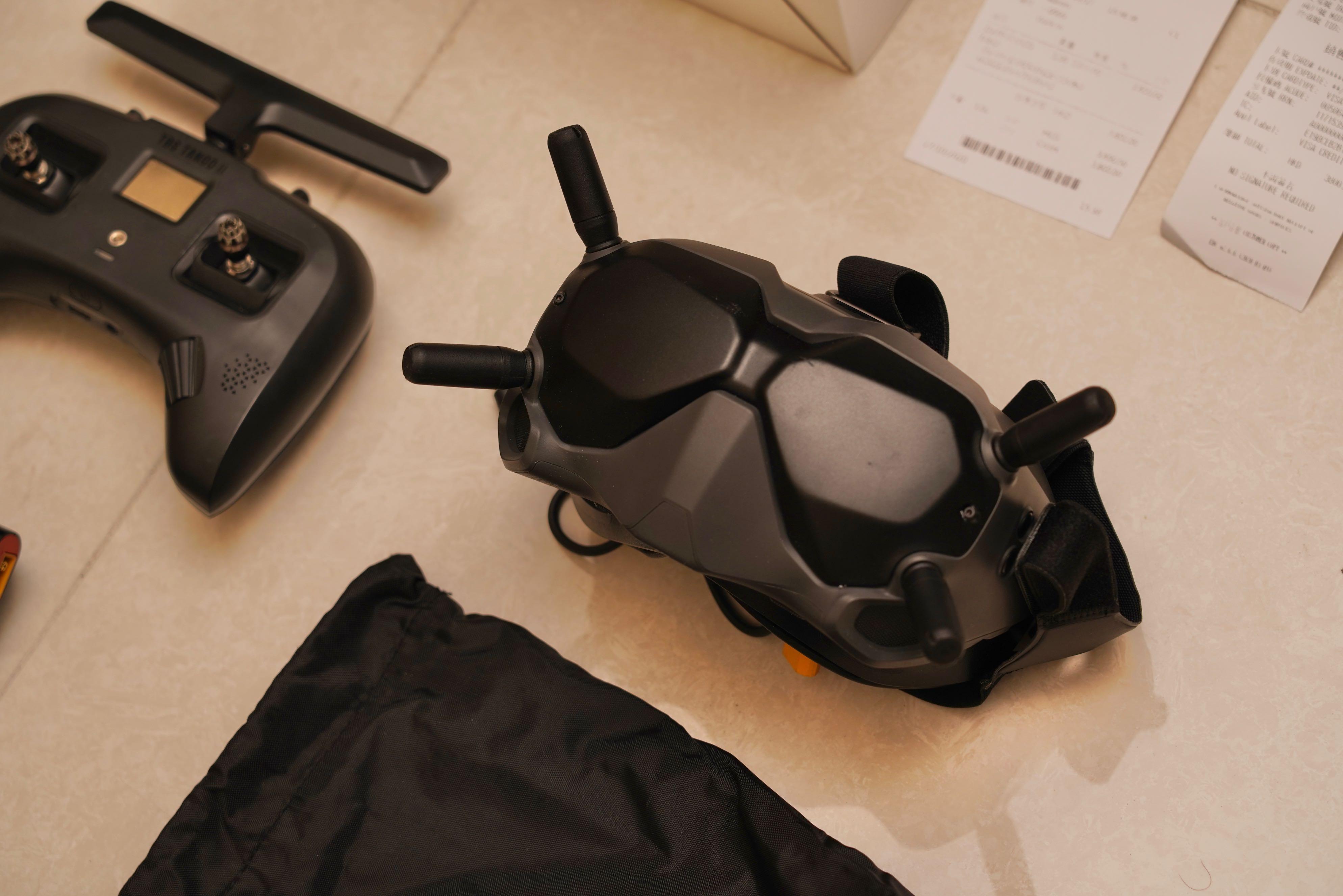 DJI FPV 穿越機眼鏡+Tango 2 頂配到手飛套裝 98%新, 攝影器材, 航拍 - Carousell