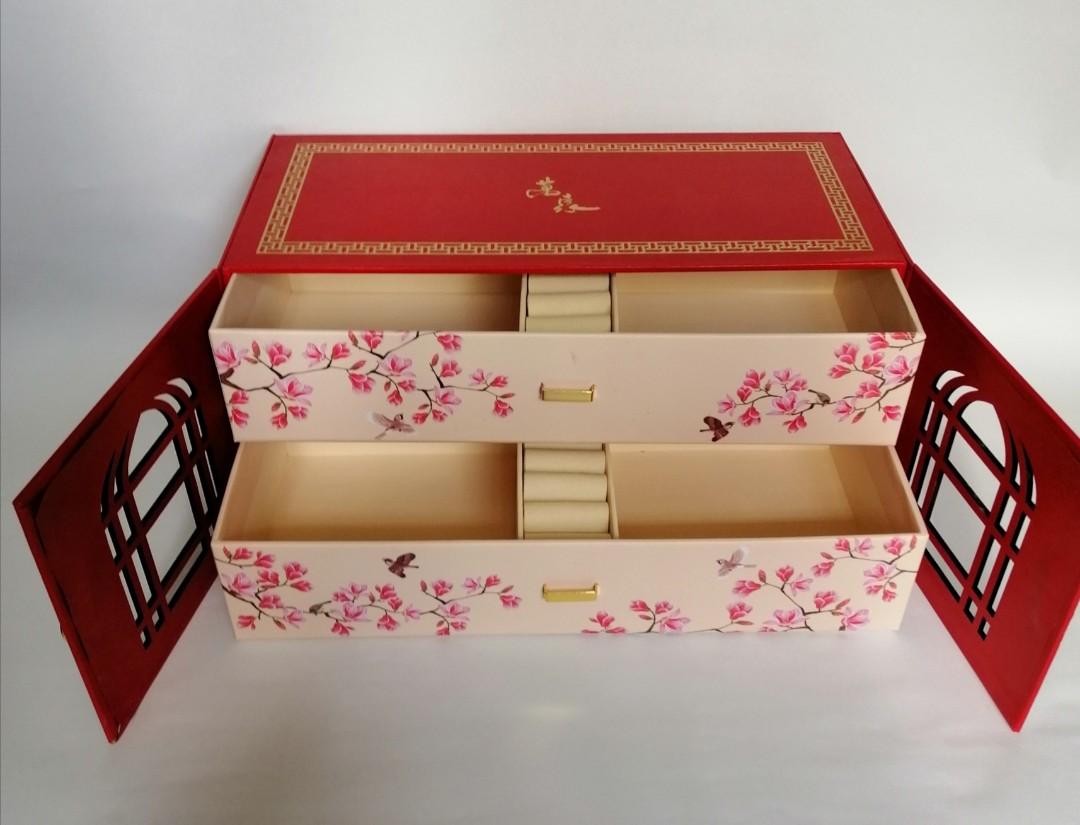 Marriott Hotel Mooncake box, Everything Else on Carousell