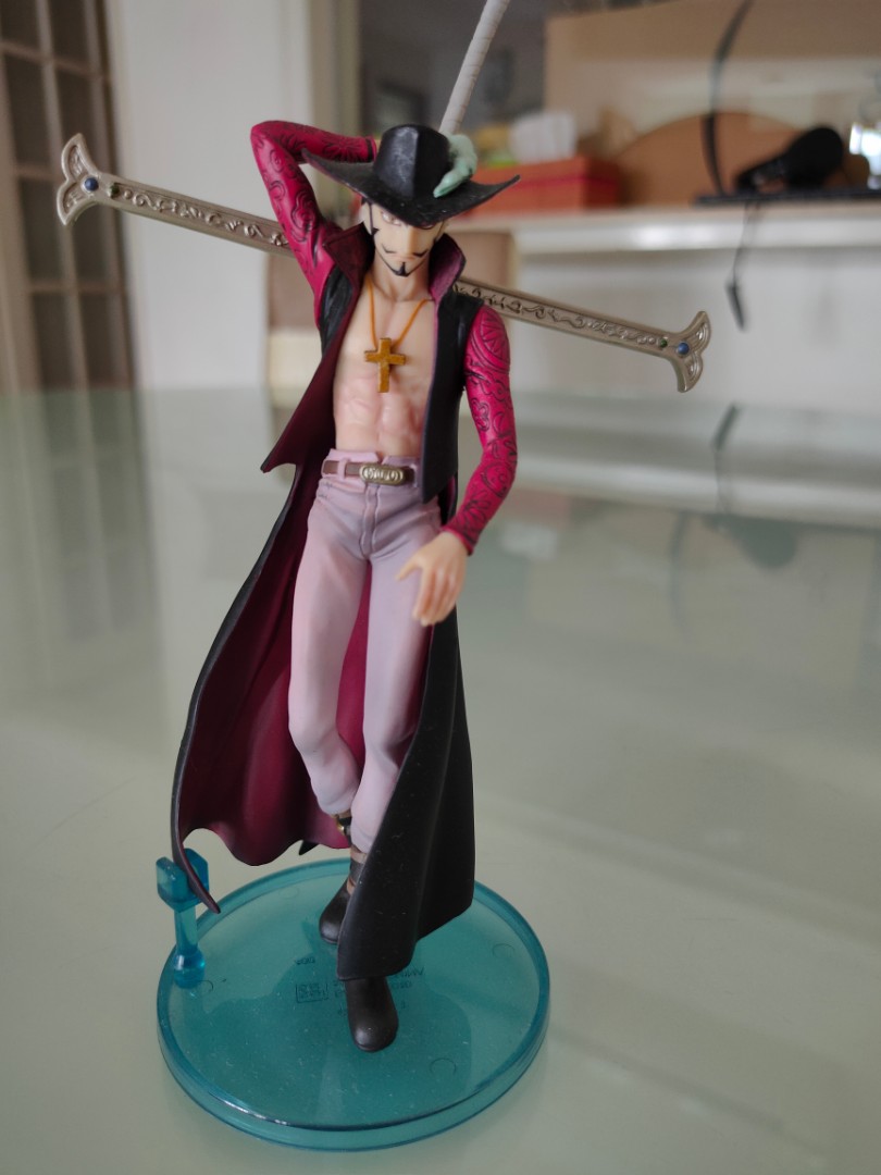 One Piece Dracule Mihawk Figure, Hobbies & Toys, Memorabilia ...