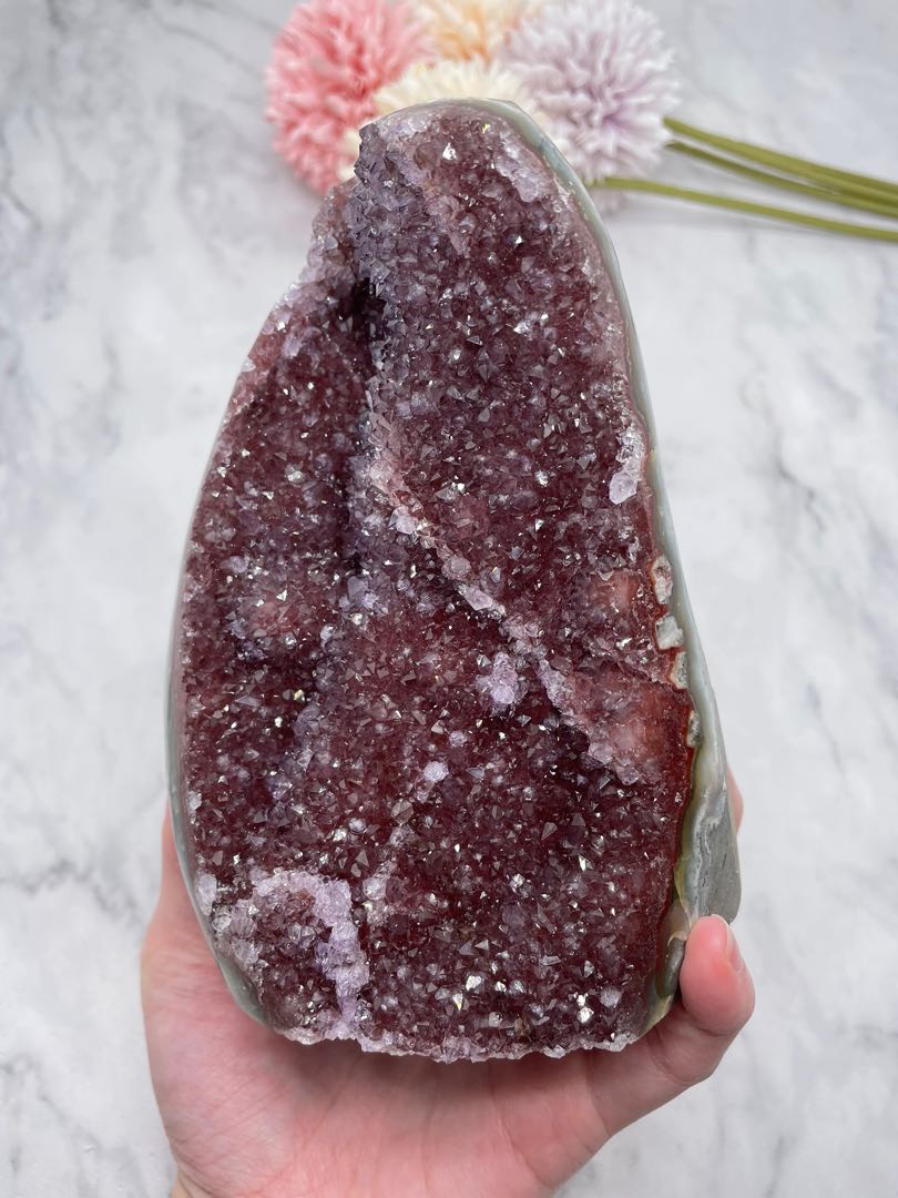 Red Amethyst Geode with Beautiful Veins, Hobbies & Toys, Memorabilia ...