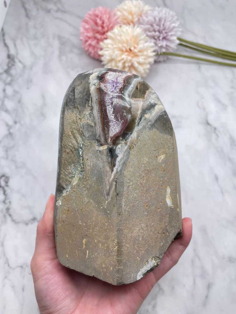 Red Amethyst Geode with Beautiful Veins, Hobbies & Toys, Memorabilia ...