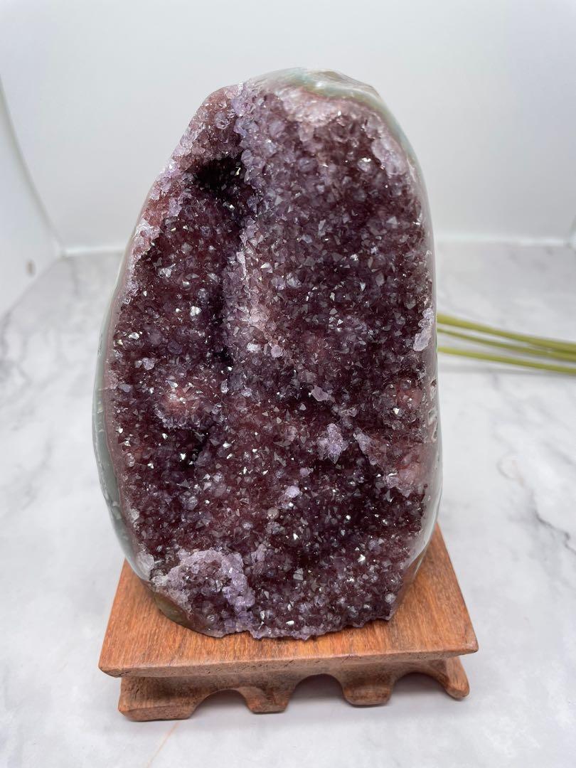 Red Amethyst Geode with Beautiful Veins, Hobbies & Toys, Memorabilia ...