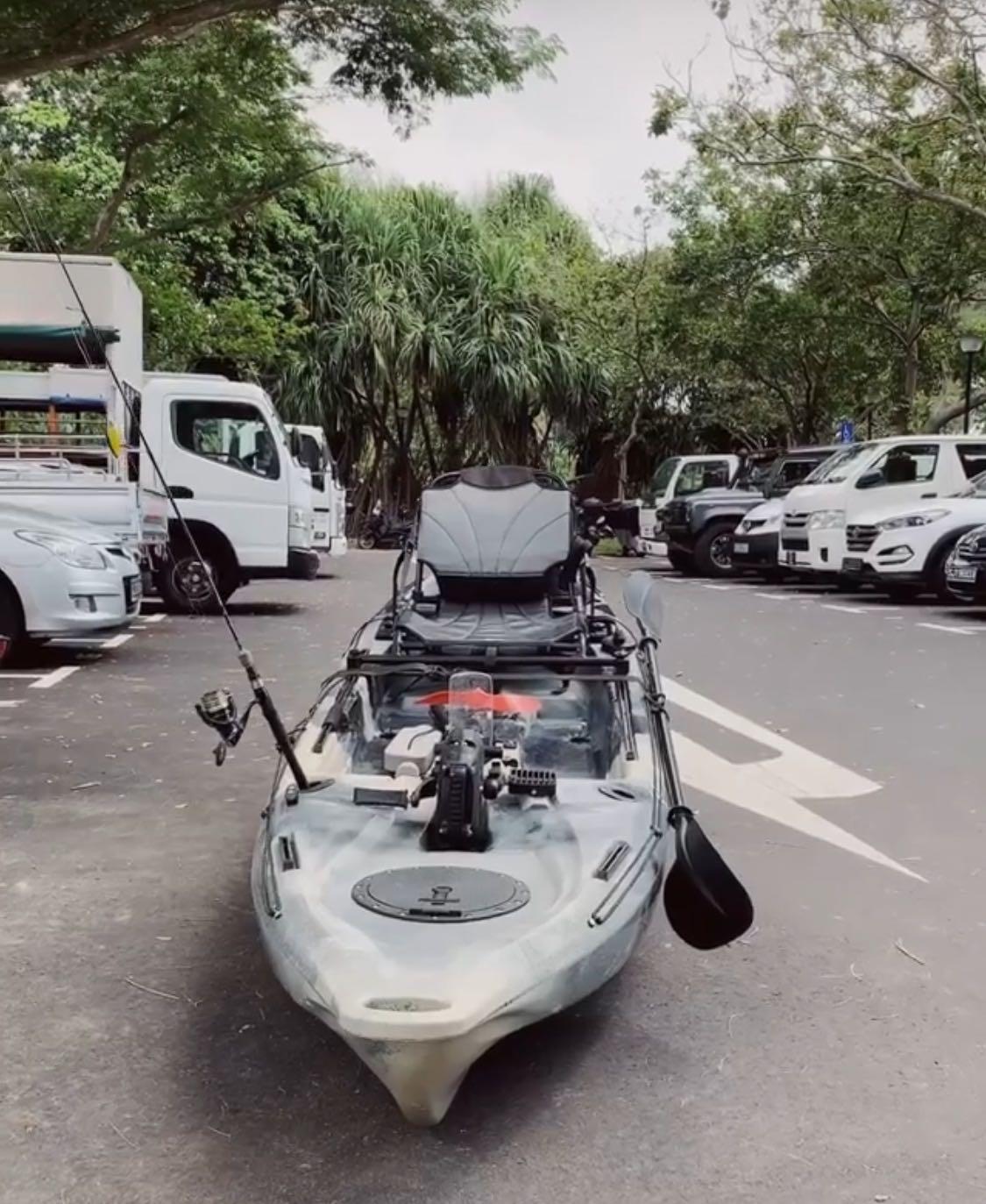 Riot Mako 10 Sand Camo Fishing Kayak + Essentials, Sports Equipment ...