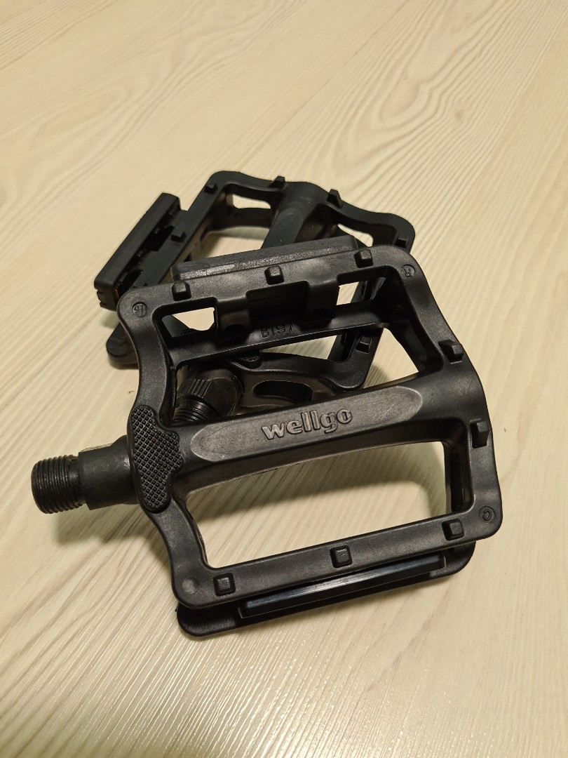 Wellgo flat pedals, Sports Equipment, Bicycles & Parts, Parts ...