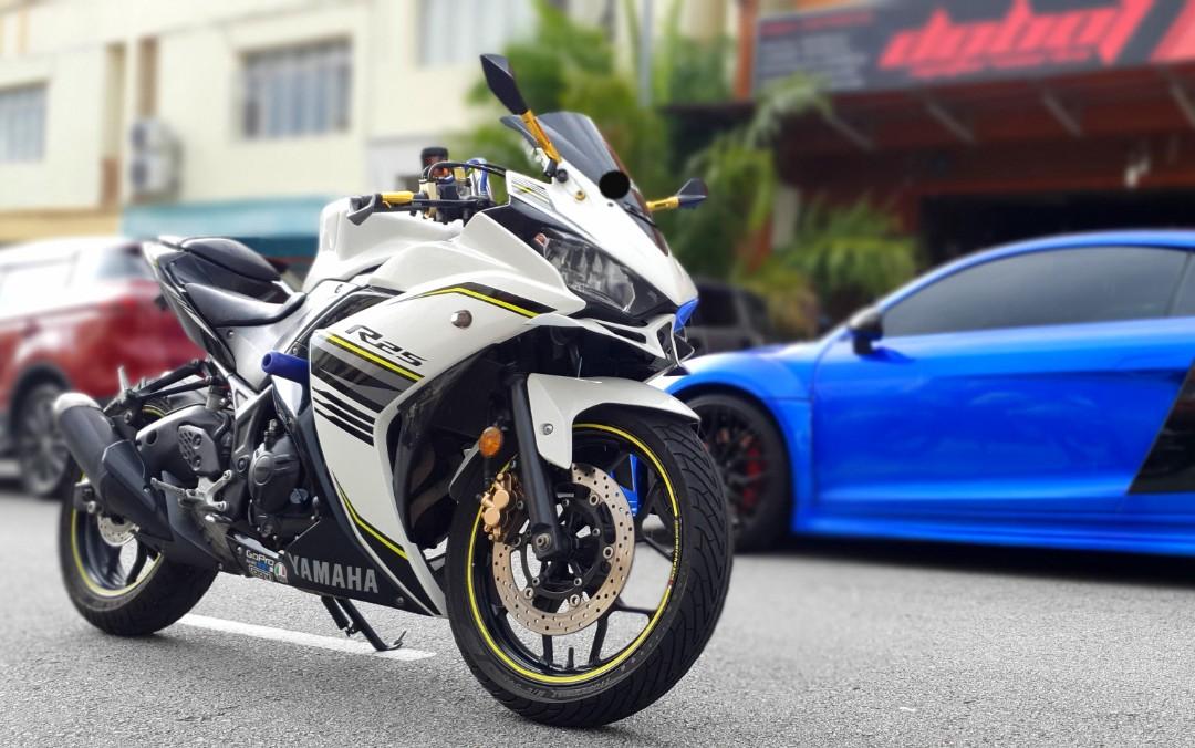 Yamaha R25 Pearl White 2016 cantik, Motorbikes on Carousell