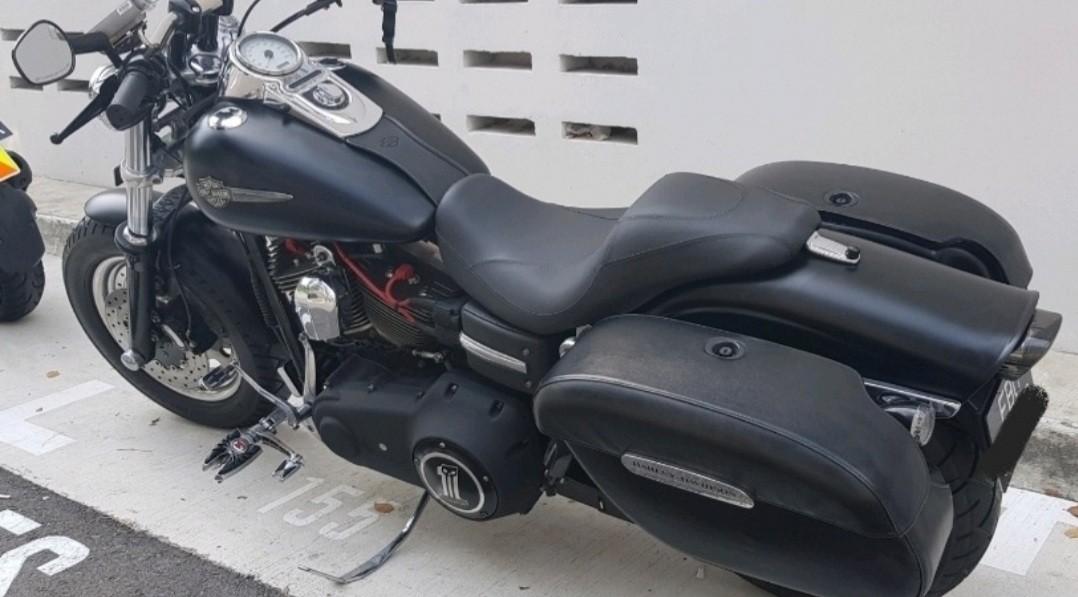 Harley Davidson Dyna low profile seat, Motorcycles, Motorcycle ...