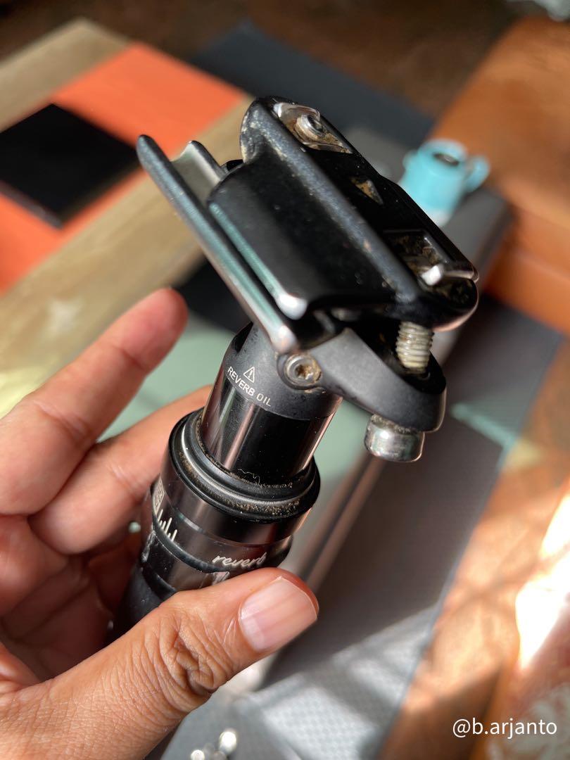 RockShox Reverb external dropper, Sports Equipment, Bicycles & Parts ...