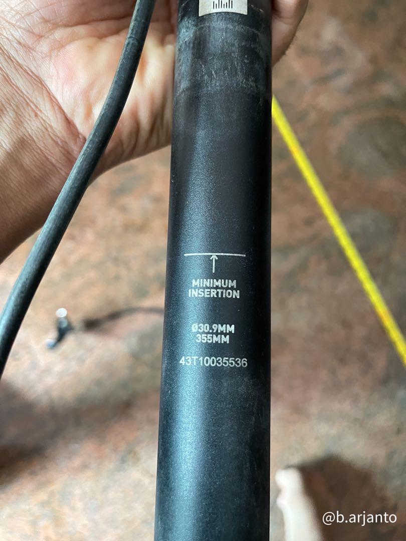 RockShox Reverb external dropper, Sports Equipment, Bicycles & Parts ...