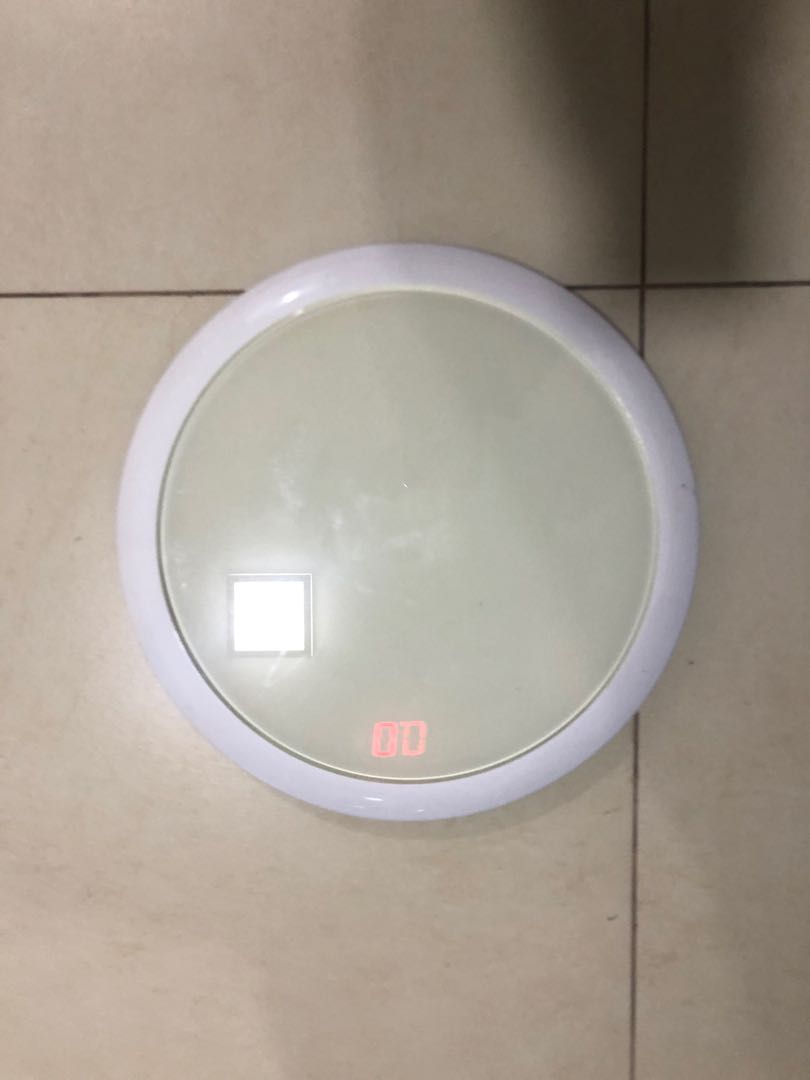 Round Weighing Scale, Health & Nutrition, Health Monitors & Weighing ...