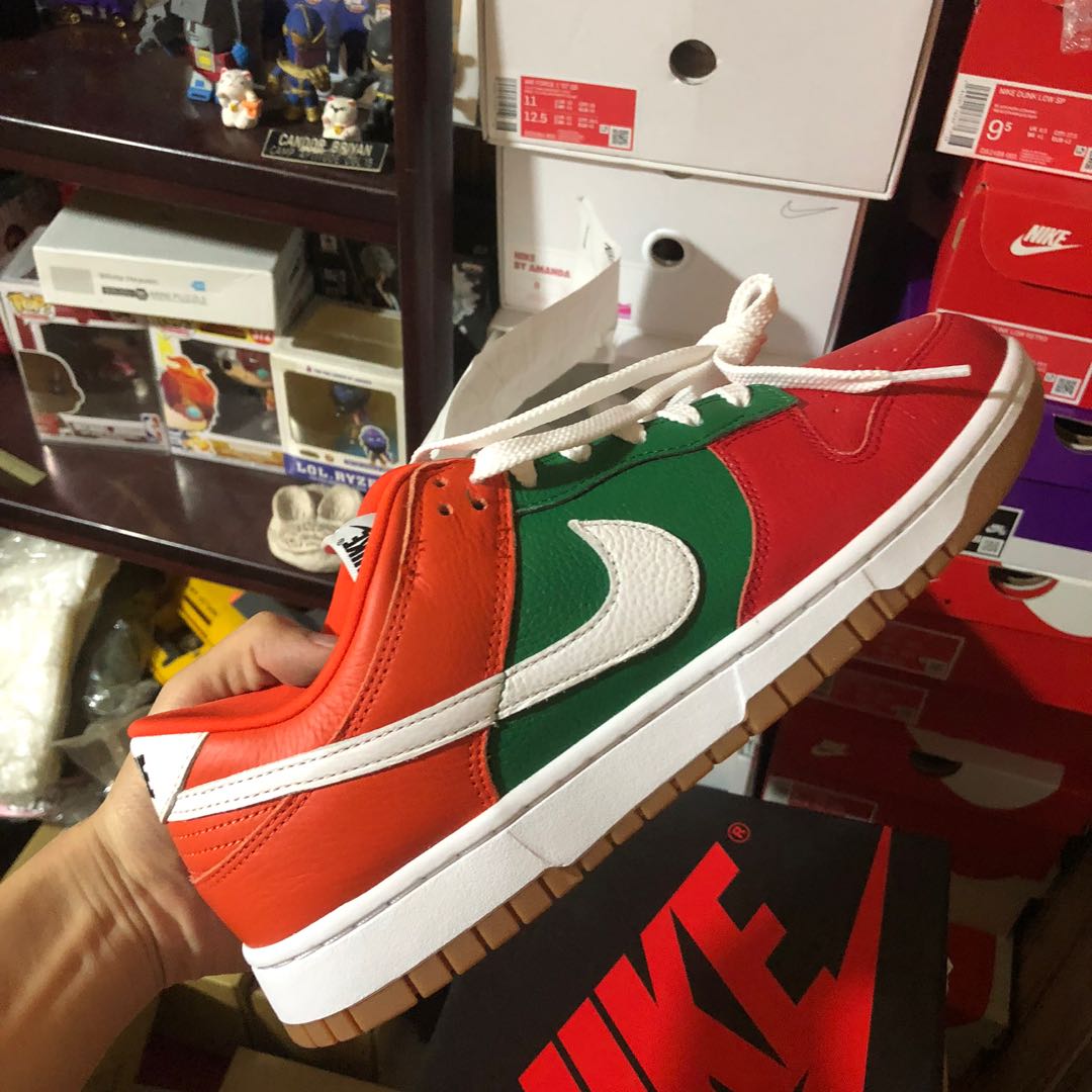 7-11 dunk, Men's Fashion, Footwear, Sneakers on Carousell