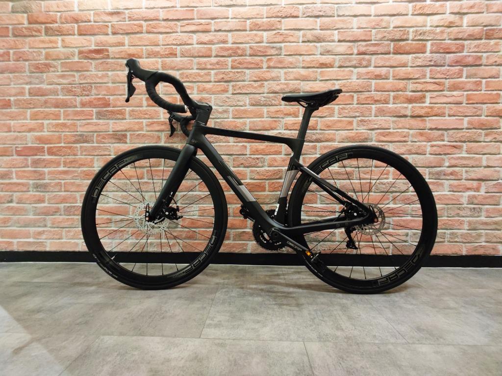 Java Vesuvio 2021 UCI Road Bike, Disc Brakes, Full Carbon, Shimano 105 ...