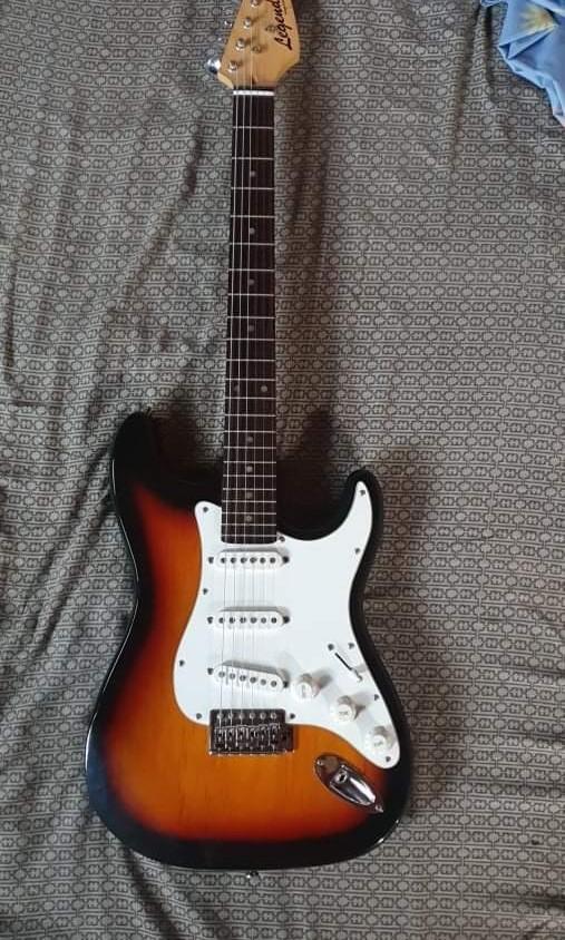 Legend vintage strat, Hobbies & Toys, Music & Media, Musical ...