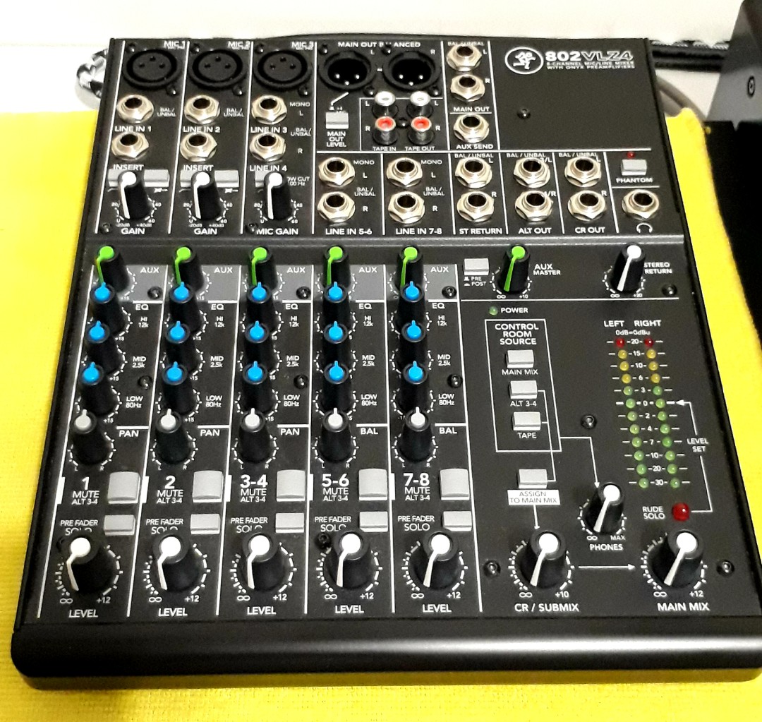 Mackie 802-VLZ4 Mixer, Audio, Microphones on Carousell