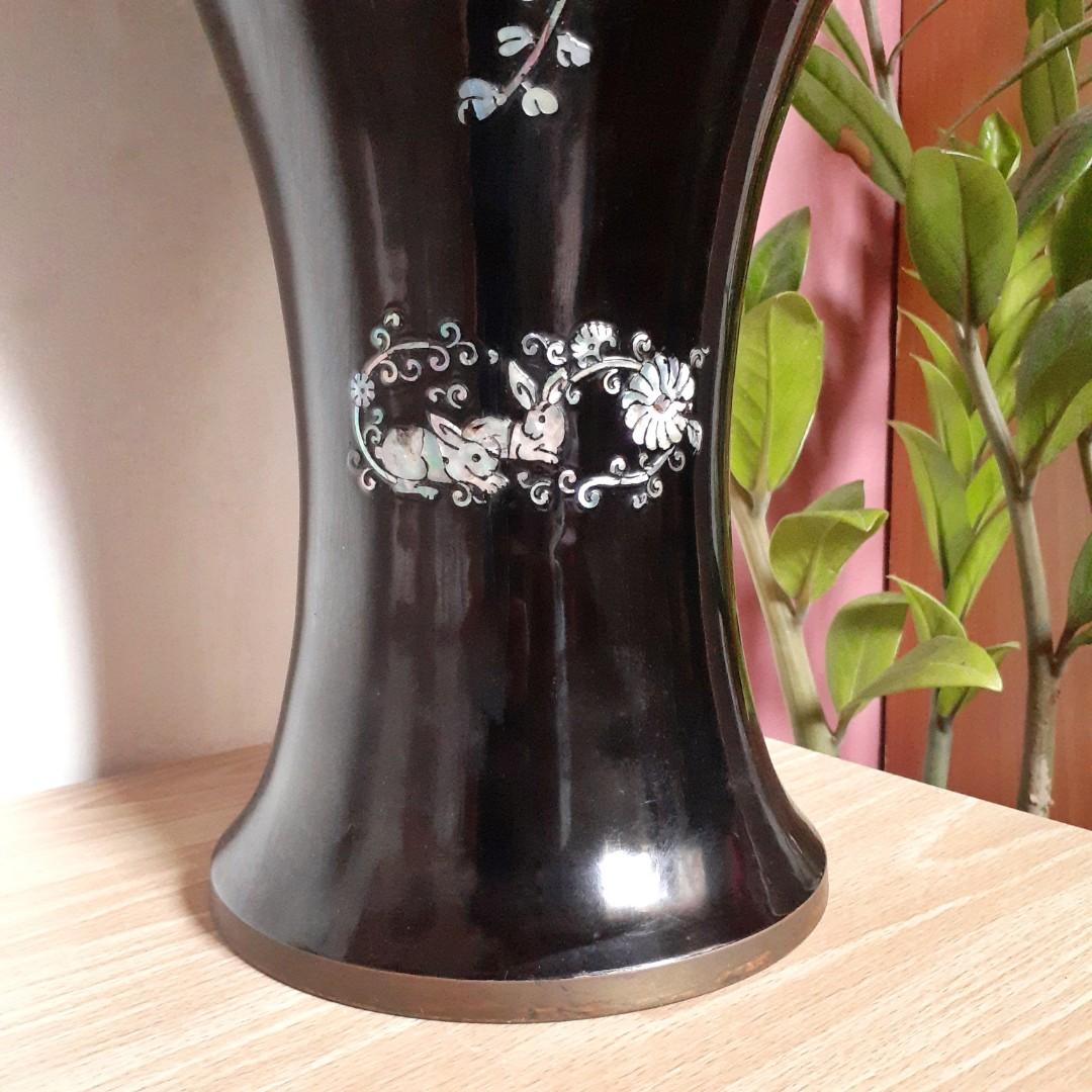 Vintage mother of pearl inlay black lacquered Korean metal vase on ...