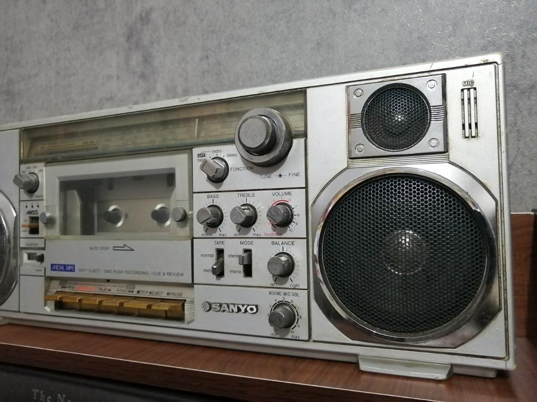 Vintage Sanyo M7900K Mini and Slim Boombox Portable Stereo Radio, Audio, Portable Music Players ...