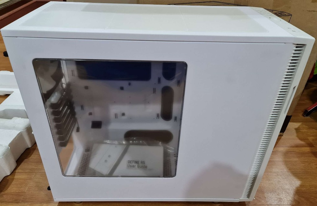 Fractal Define R5 White ATX Casing with Free Philips RGB Keyboard and ...