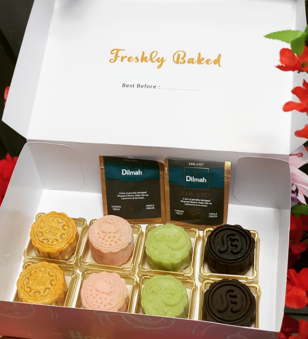 MIDNIGHT MOONCAKES, Food & Drinks, Homemade Bakes on Carousell
