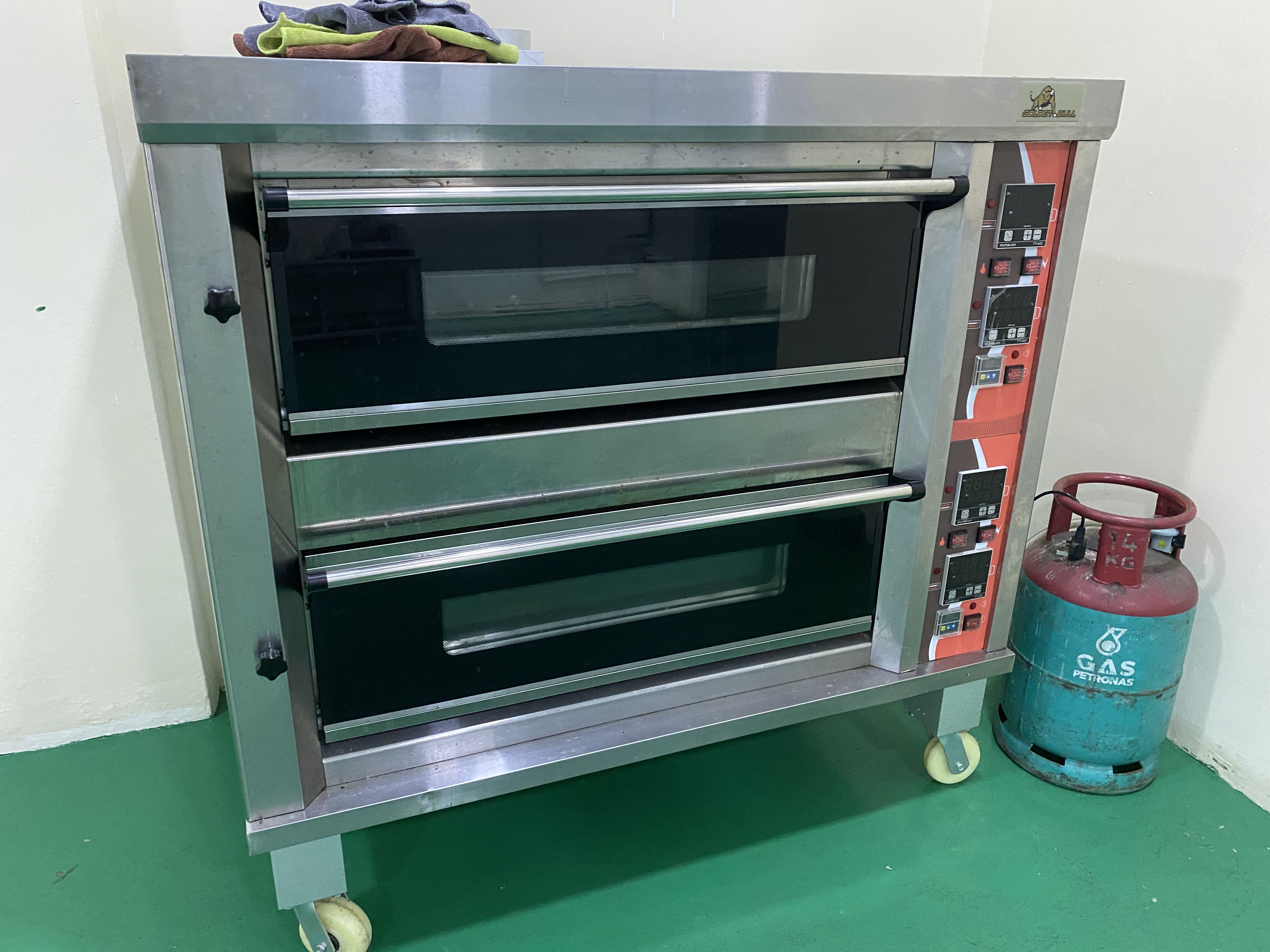 Two layer commercial Gas oven, TV & Home Appliances, Kitchen Appliances ...
