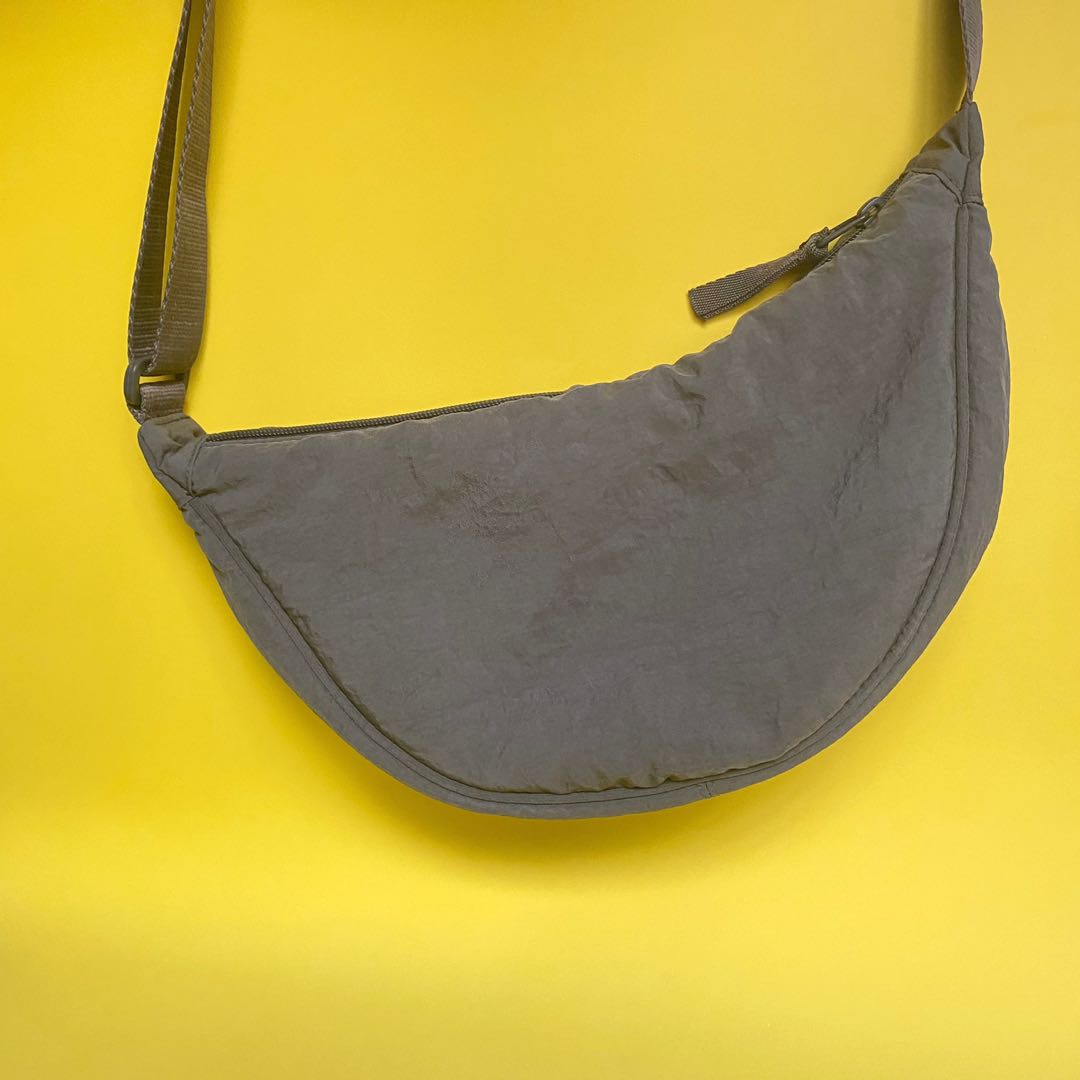 Uniqlo Shoulder / Dumpling Bag in Olive Green, Women's Fashion, Bags ...