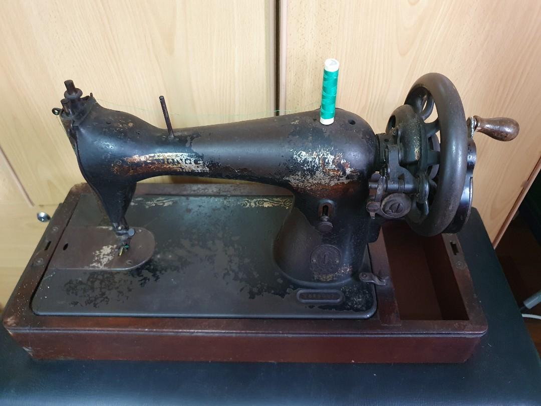 Vintage 1922 SINGER Sewing Machine, Hobbies & Toys, Memorabilia ...