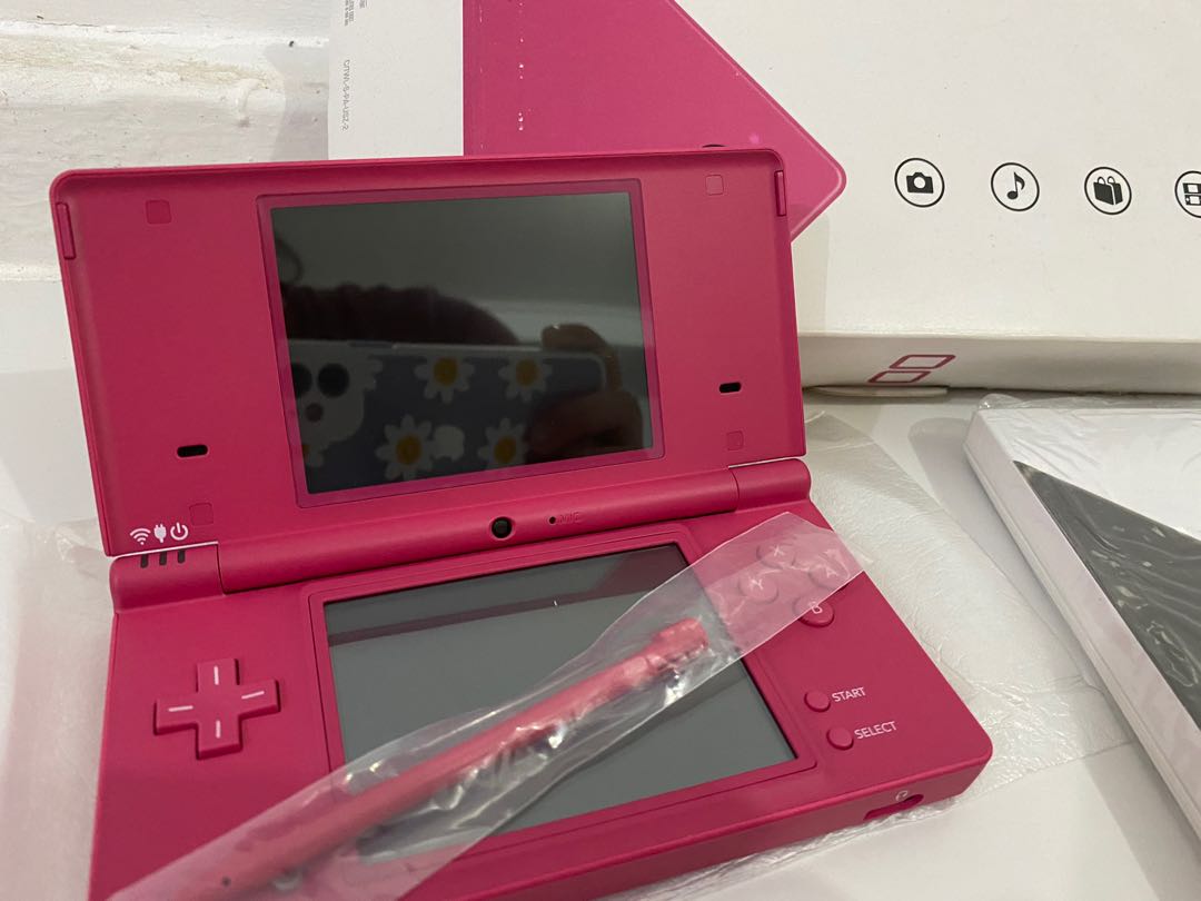 Brandnew Nintendo DSi (Pink), Video Gaming, Video Game Consoles ...