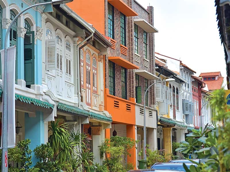 Enormous ensuite bedroom in Shop House by Chinatown CBD - a precious ...