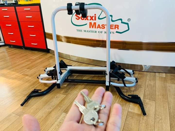 Thule / Yakima roof rack key duplication, Everything Else on Carousell