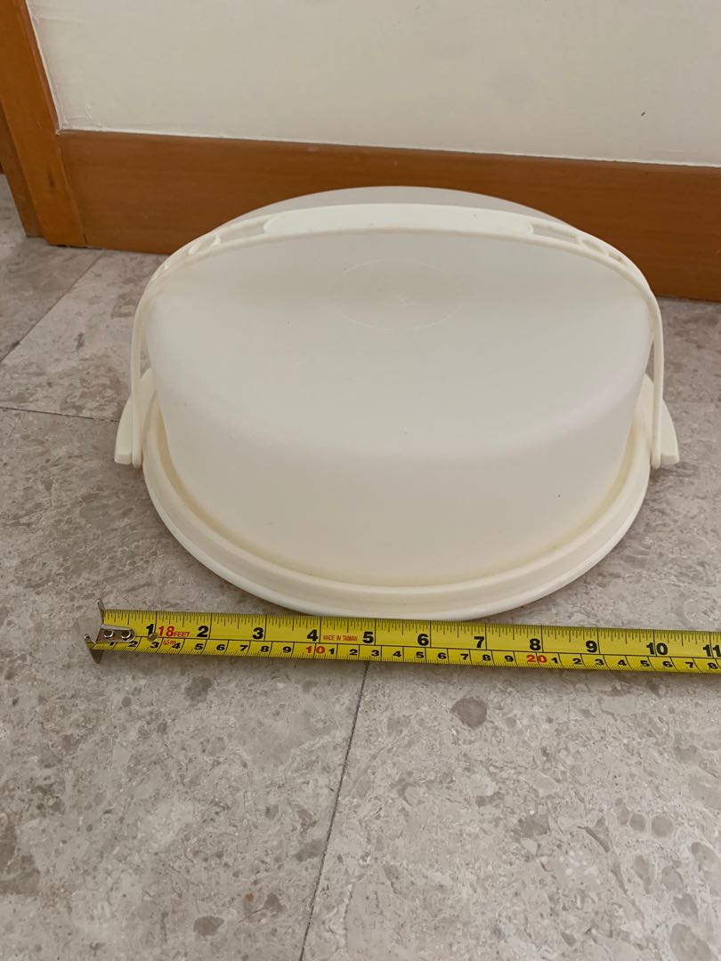 Tupperware cake box with handle, Furniture & Home Living, Kitchenware ...